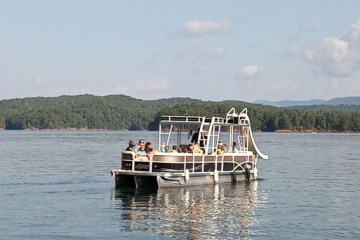 Carters Lake Pontoon Boat Rentals | Carters Lake Marina